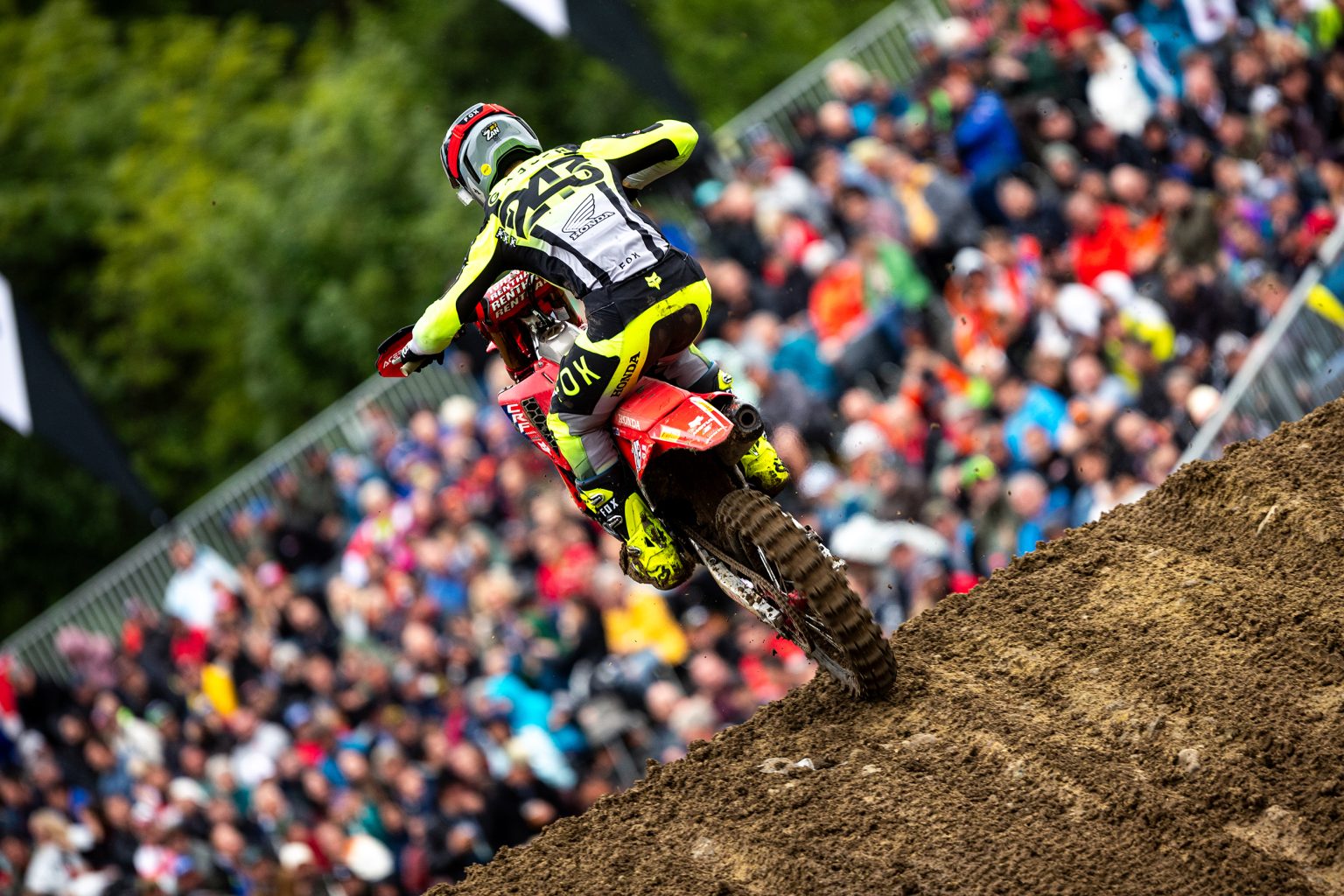 Tim Gajser shines at the MXGP of Switzerland